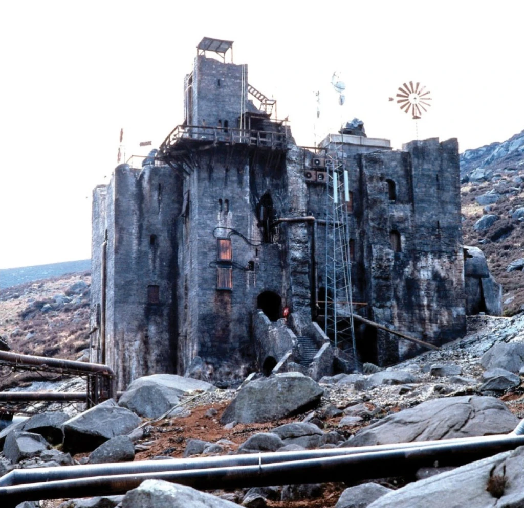 Quinn's Castle | Reign of Fire Wiki | Fandom