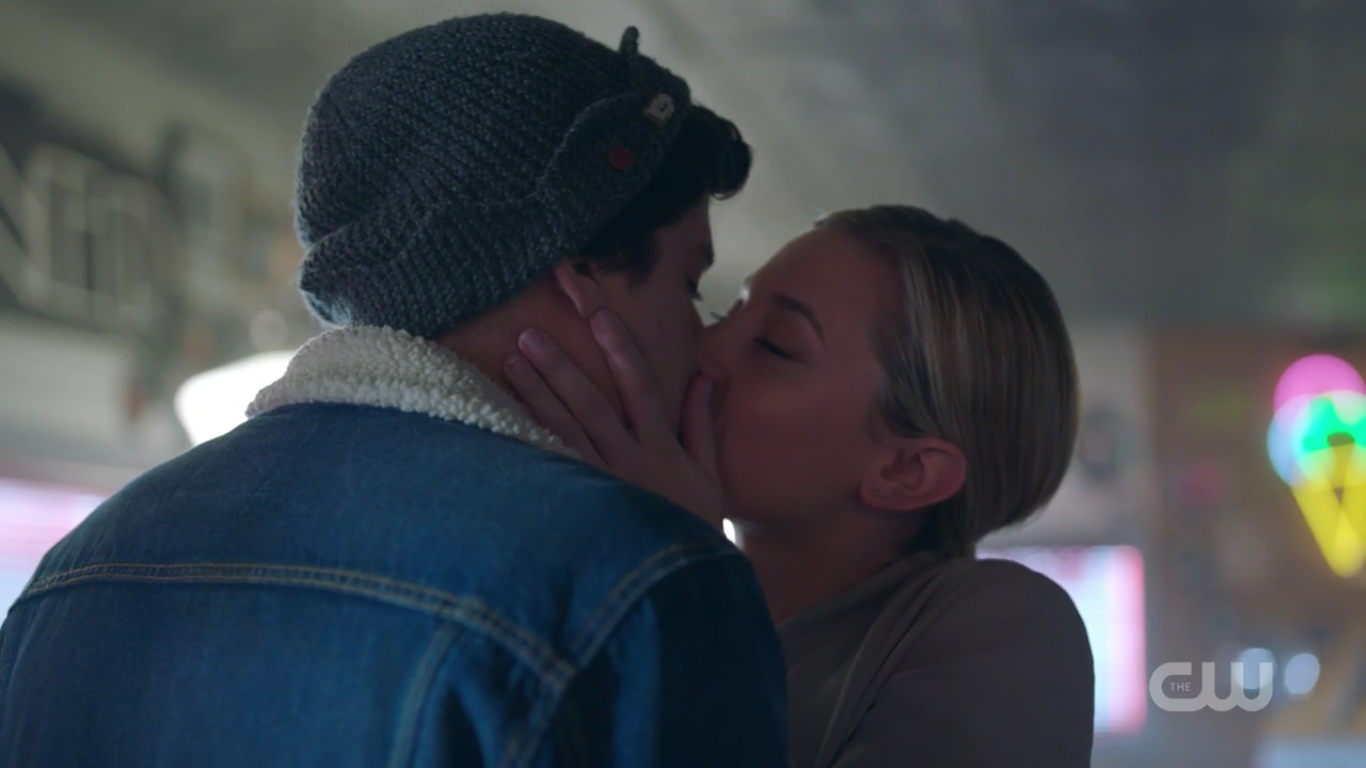 Image Rd Caps 2x05 When A Stranger Calls 58 Betty Jughead Kiss Png