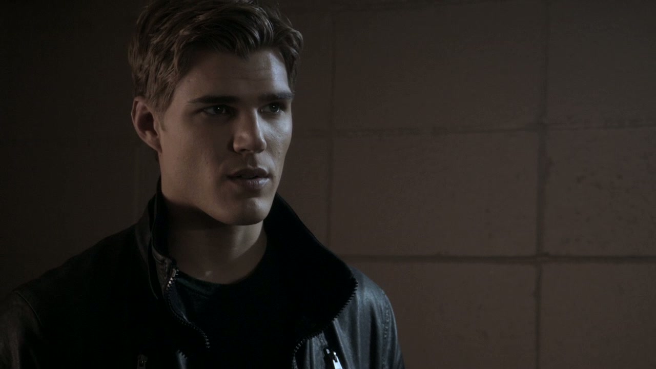 Image - Jake medallion5.jpg | The Secret Circle Wiki | FANDOM powered ... Image - Jake medallion5.jpg | The Secret Circle Wiki | FANDOM powered ...