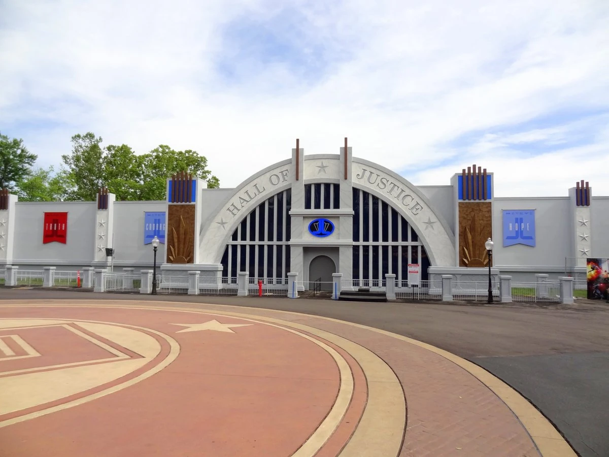 DC Comics Plaza | Six Flags Wiki | Fandom