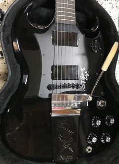 Angus Young Signature SG | SG Wiki | Fandom