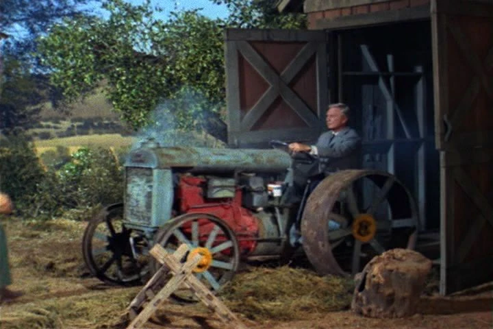 Hoyt-Clagwell Tractor (Green Acres) | Star cars Wiki | Fandom