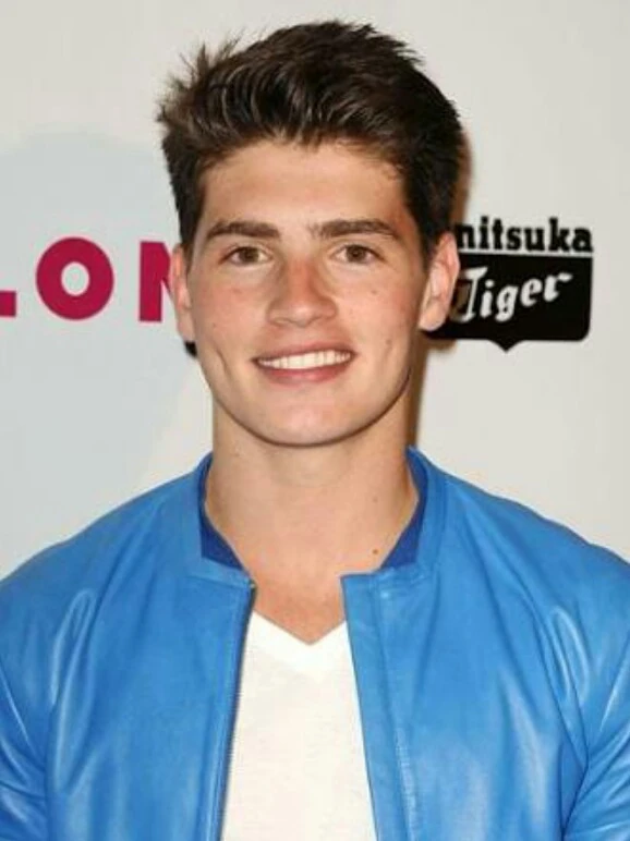 Gregg Sulkin | Status Update Wikia | Fandom