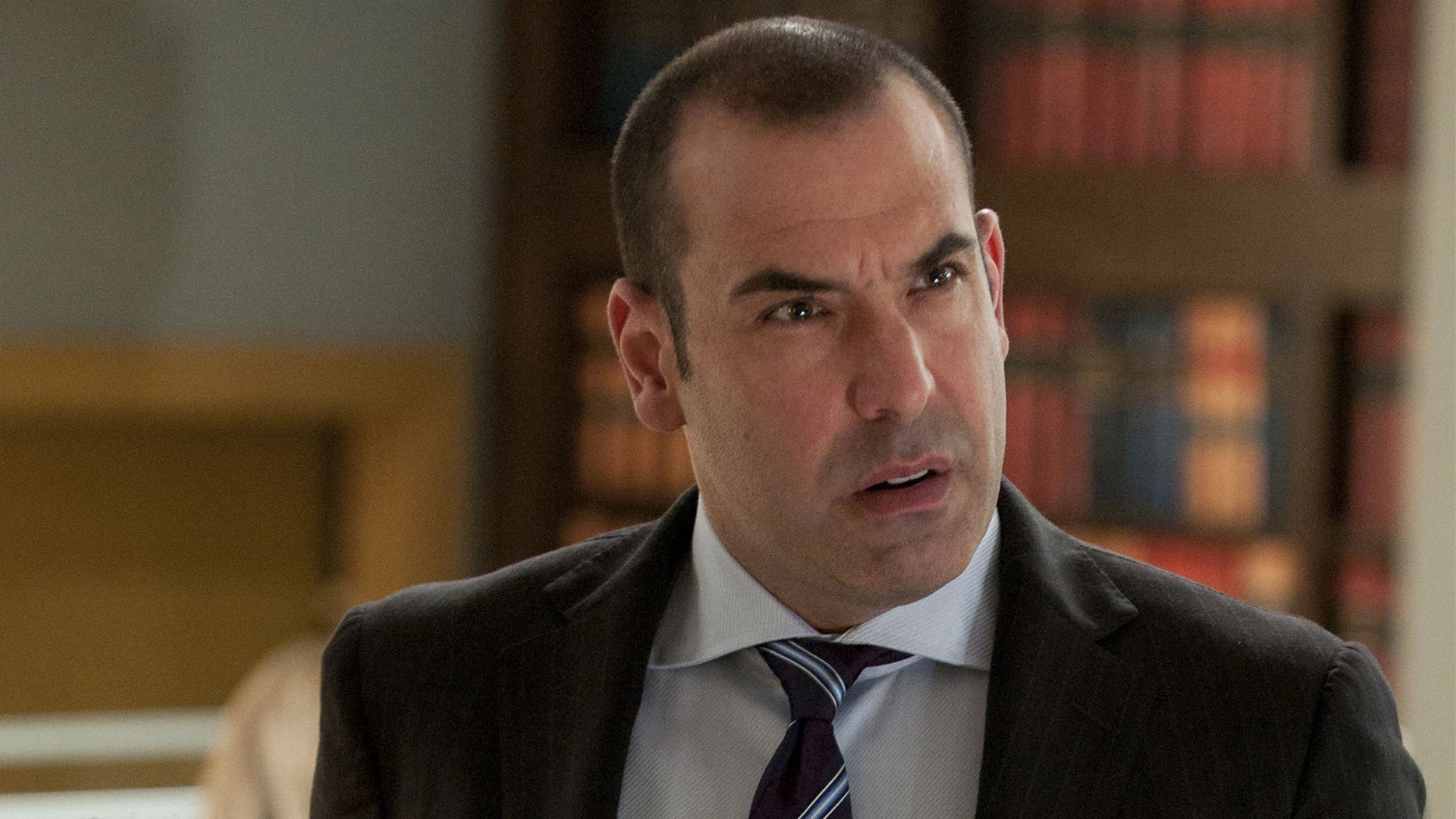 Image - S01E08Promo07 - Louis.jpg | Suits Wiki | FANDOM powered by Wikia