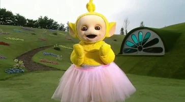 Laa-Laa Dances With Her Ball | Teletubbies Wiki | FANDOM powered by Wikia