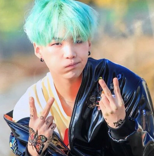 Image - Suga peace signs.png | BTS Wiki | FANDOM powered by Wikia