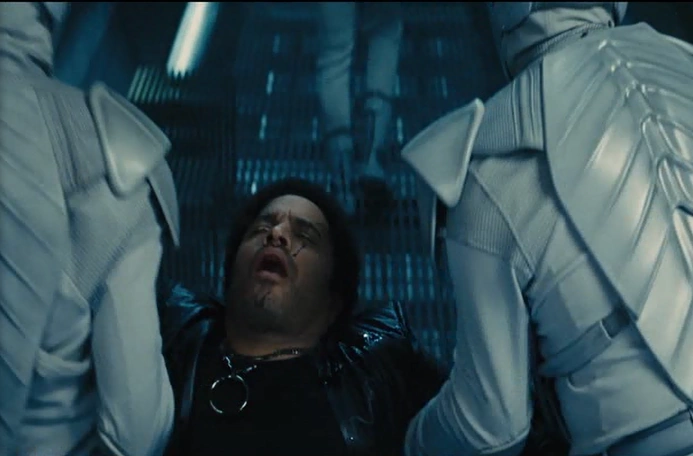 Imagen - Cinna siendo arrastrado por los agentes de la paz.png | Wiki ...