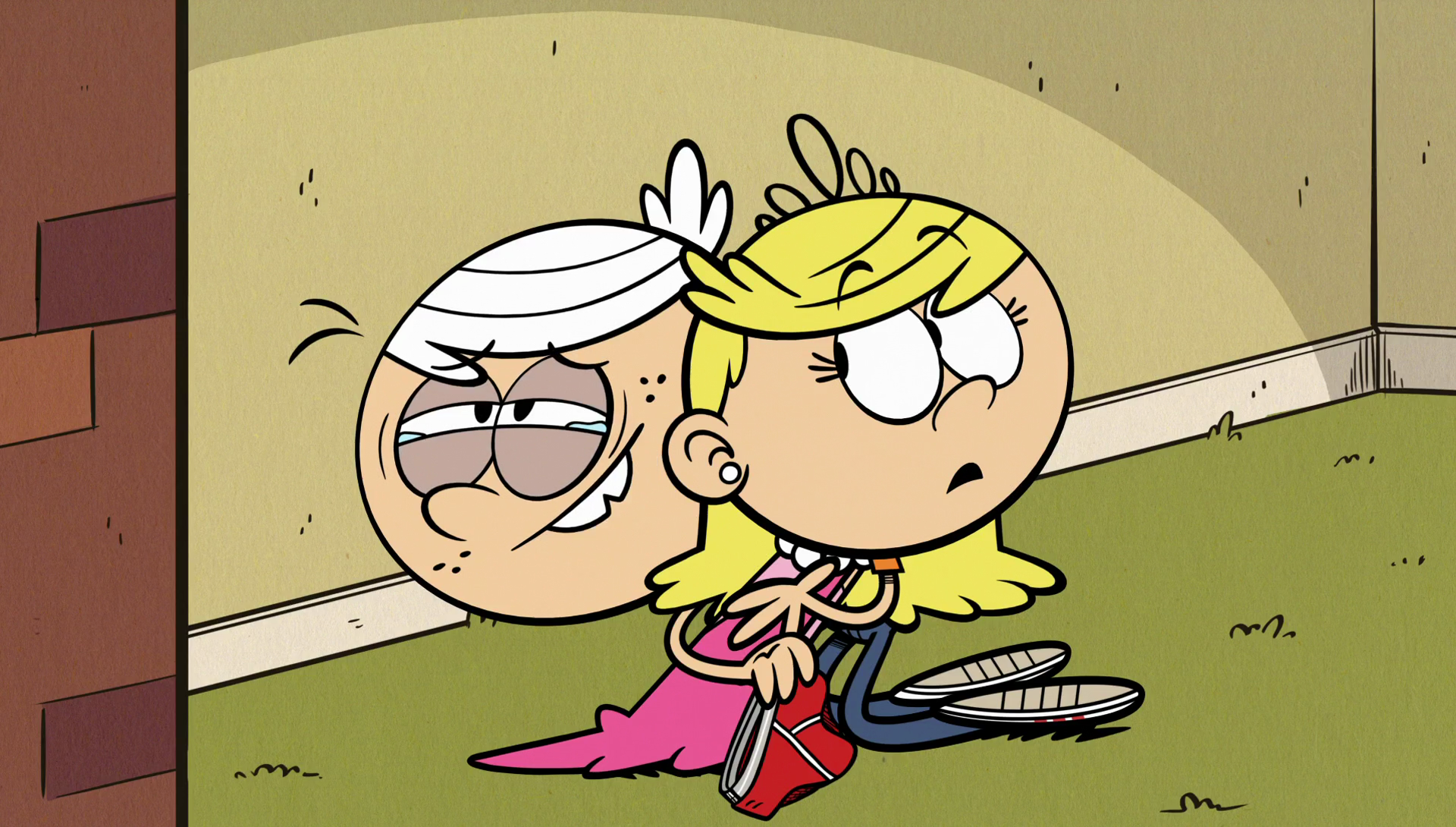 Imagen S1e07b Linc Still Hugging Lolapng The Loud House Wikia Fandom Powered By Wikia