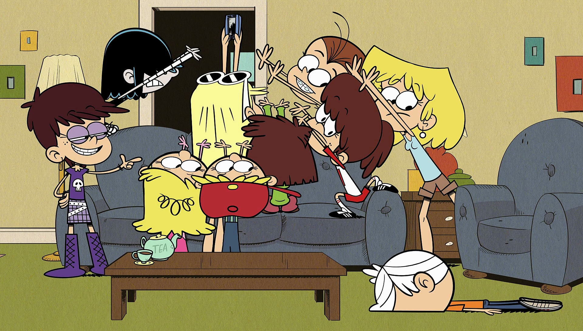 Image S1e26a Luna Tells Lincoln How Smokin Ms Dimartino Ispng The Loud House Encyclopedia