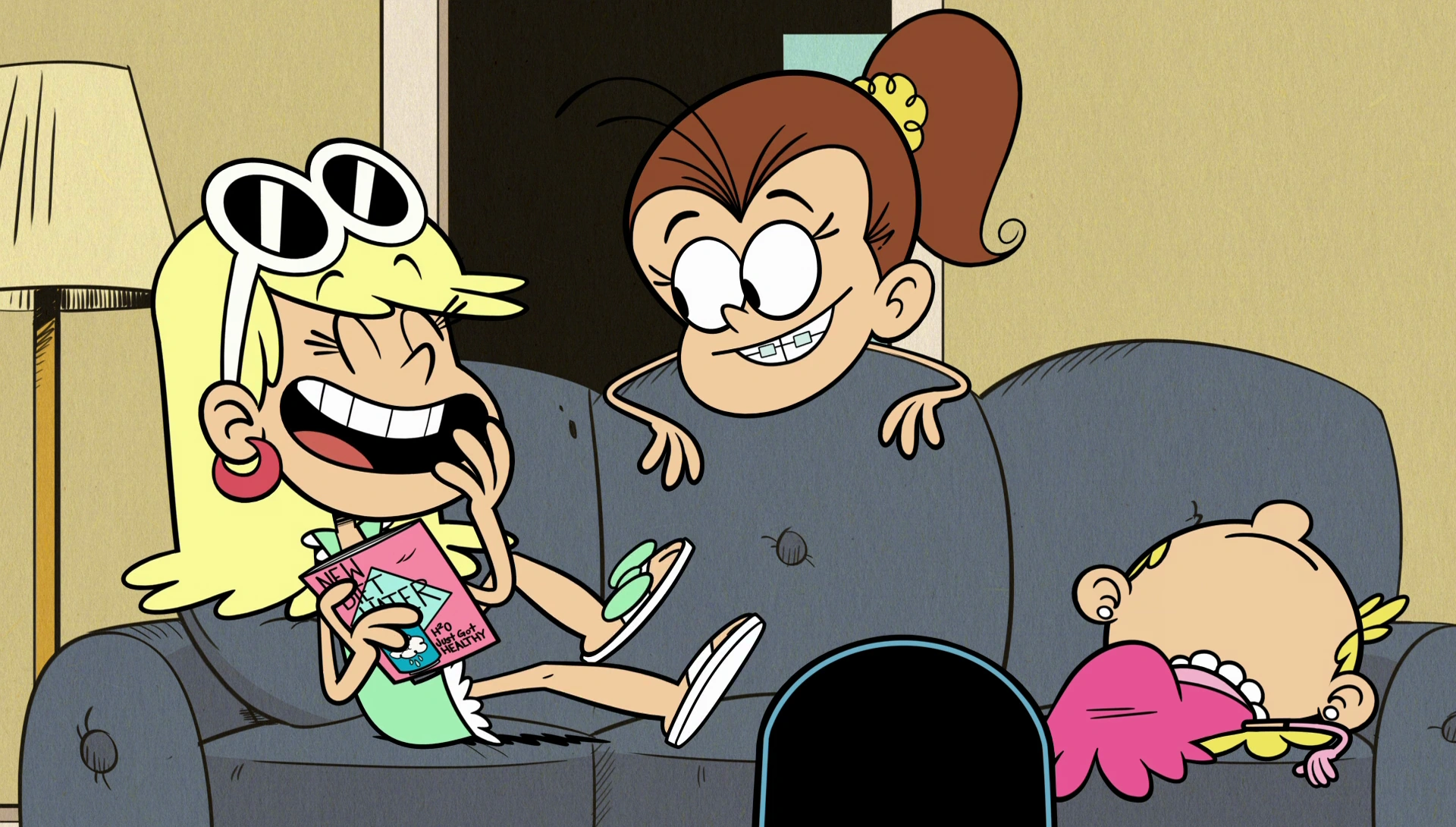 Image - S2E14B Leni laughing at Luan's joke.png | The Loud House Encyclopedia | FANDOM powered ...