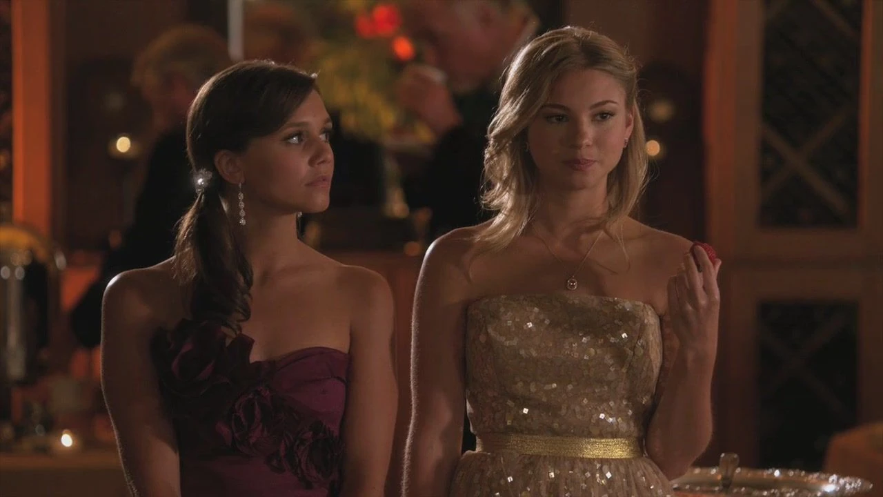 Gallery:Laurel Mercer | The Lying Game Wiki | Fandom