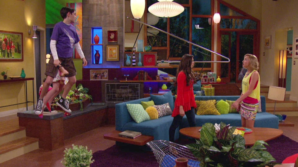 Is the thundermans house the same as victorious
