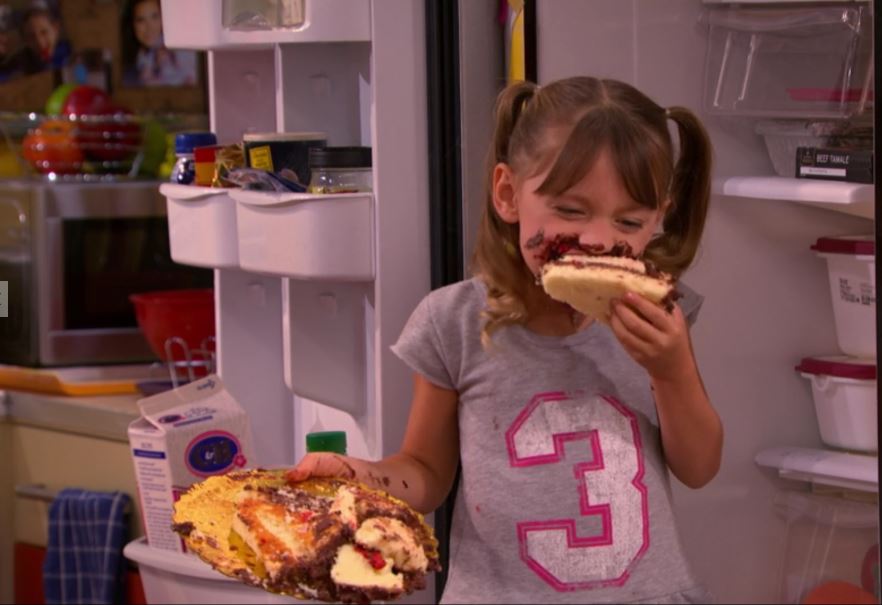 Image Chloe Thunderman Eating Birthday Cake The Thundermans