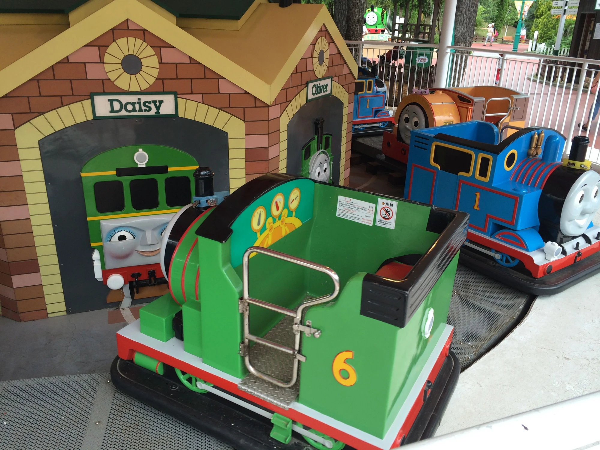 Everybody Twist Tea-Cups Ride | Thomas and Friends In Amusement Parks ...