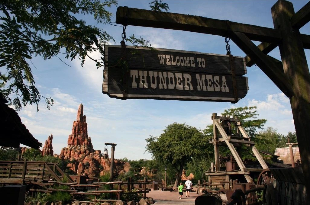 Disney Extinct Attractions: Western River Expedition - LaughingPlace.com