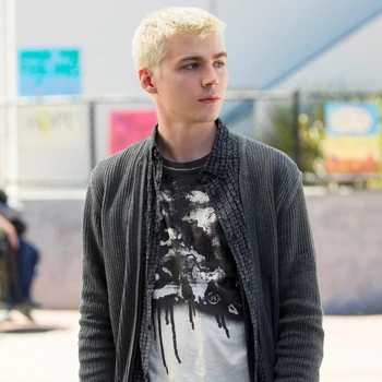 Alex Standall | Tote Mädchen lügen nicht Wiki | FANDOM powered by Wikia