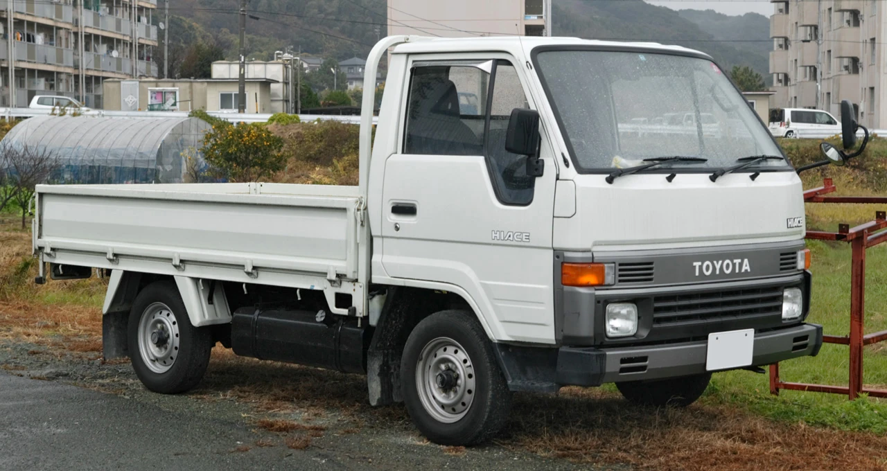 Image - Toyota Hiace Truck H80 001.JPG | Tractor & Construction Plant ...