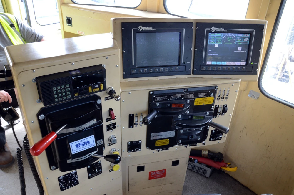 Image - CSX SD40-3 Control Stand.jpg | Trains And Locomotives Wiki ...