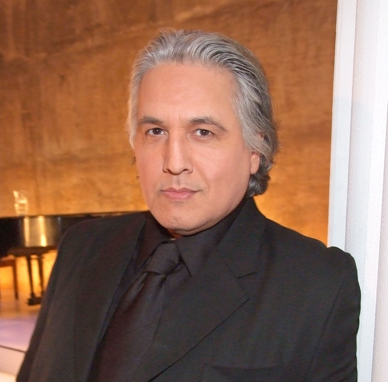 Robert Beltran Tv Database Wiki Fandom Powered By Wikia