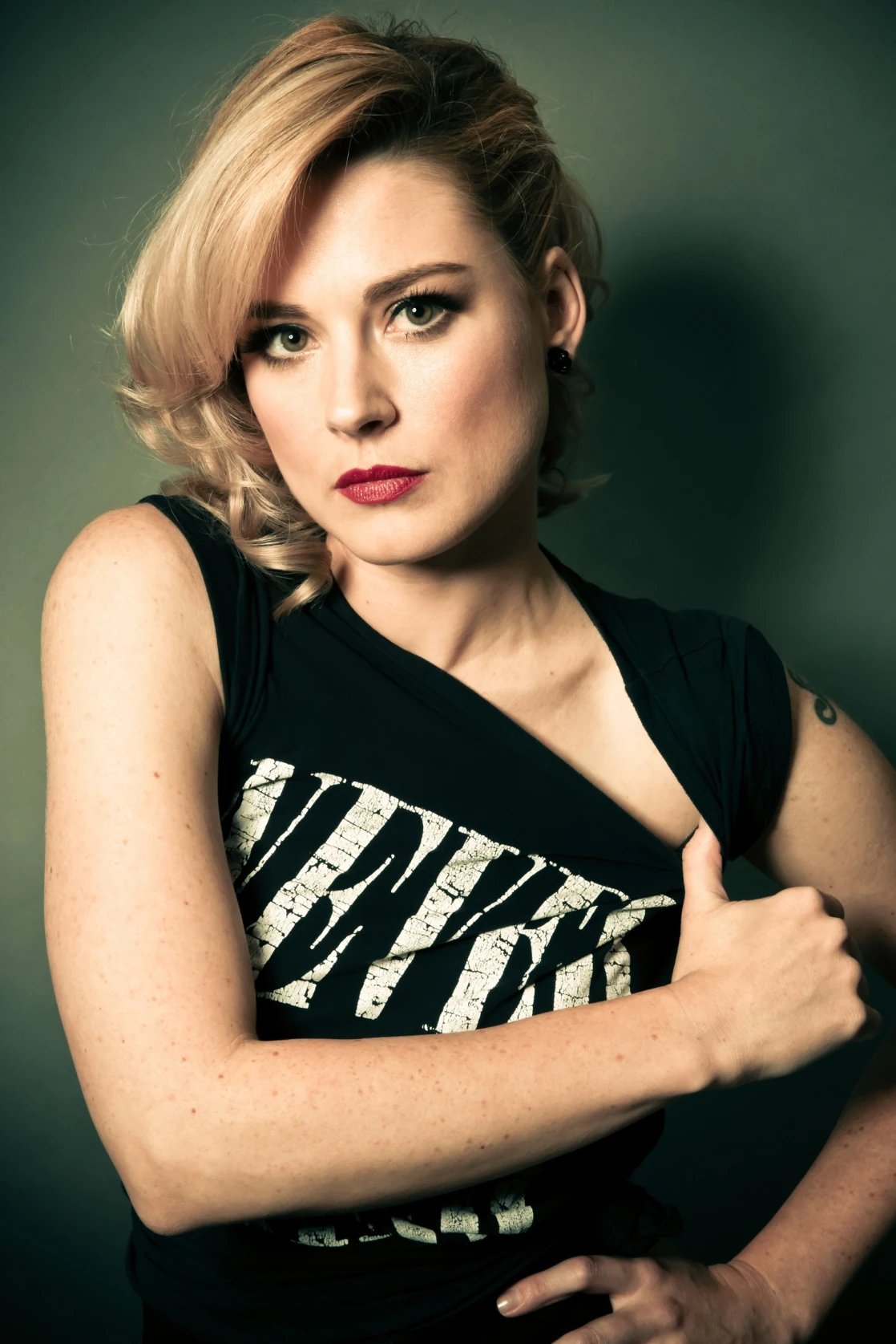 Alexandra Breckenridge | Wiki The Walking Dead | FANDOM powered by Wikia