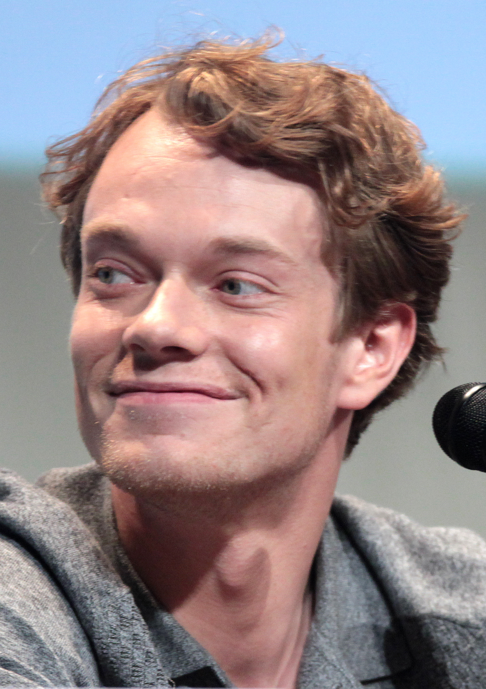 Theon Greyjoy | Ultimate Pop Culture Wiki | FANDOM powered by Wikia Theon Greyjoy | Ultimate Pop Culture Wiki | FANDOM powered by Wikia