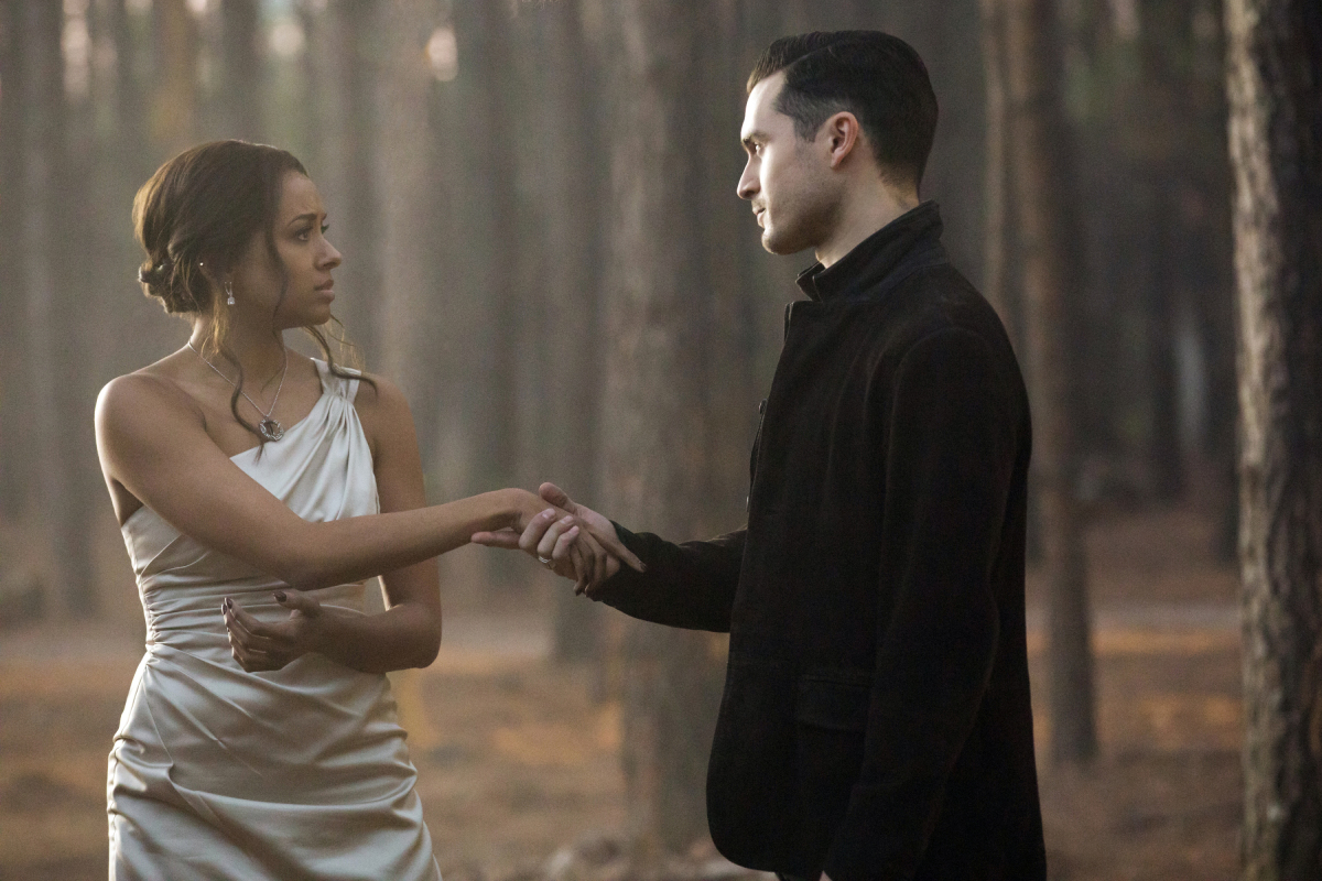 Imagen - TVD816promo Bonnie - Enzo.jpg | Wiki Vampirediaries | FANDOM ... Imagen - TVD816promo Bonnie - Enzo.jpg | Wiki Vampirediaries | FANDOM ...