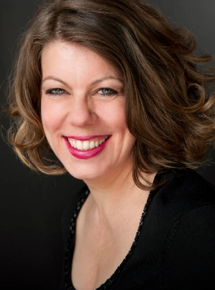 Elizabeth Saunders | Voice Actors from the world Wikia | Fandom